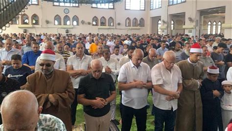 المئات يؤدون صلاة الغائب على أرواح شهداء فلسطين ببورسعيد صور