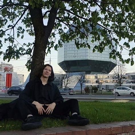однажды слава блант "случайно" упал на самый большой дилдак в секс шопе ...