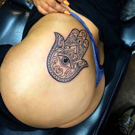 Tatuagem No Bumbum 85 Ideias Sensuais E Originais