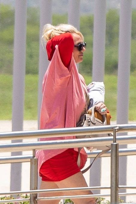 Britney Spears Leaving Cabo After Her Vacation Famousfix