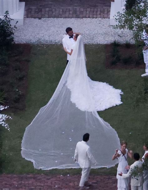 ジェニファー・ロペスとベン・アフレック、2回目の結婚式を挙げる 友人セレブたちが祝福 カルチャー Elle [エル デジタル]