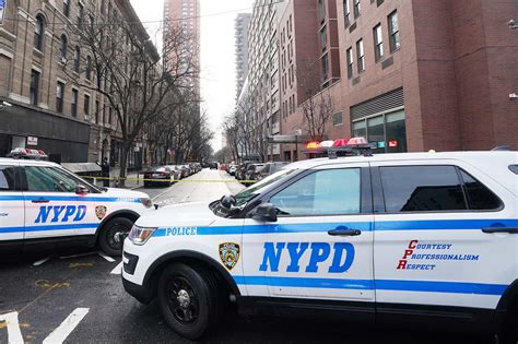 Robbers Posed As Nypd Cops In Tribeca Mugging