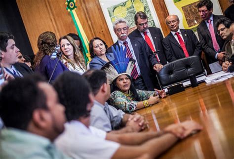 Movimentos Populares Protocolam Pedido De Impeachment De Temer
