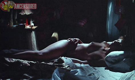 Naked Victoria Abril In La Lune Dans Le Caniveau