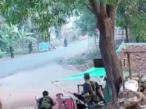 ရေးက စစ်ကောင်စီစစ်ဆေးရေးဂိတ် နှစ်ခုကို ပူးပေါင်းအဖွဲ့ ဝင်တိုက် Than Lwin Times