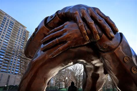 Coretta Scott Kings Cousin Says Mlk Statue The Embrace Looks Like