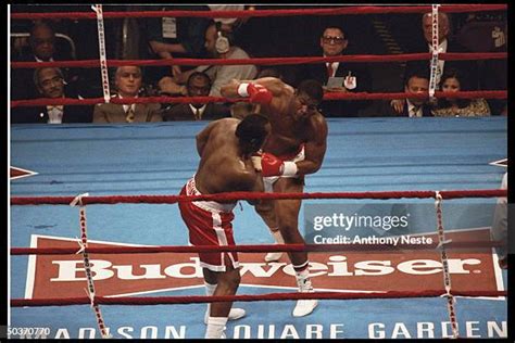 44 Riddick Bowe Vs Michael Dokes 1993 Photos And High Res Pictures