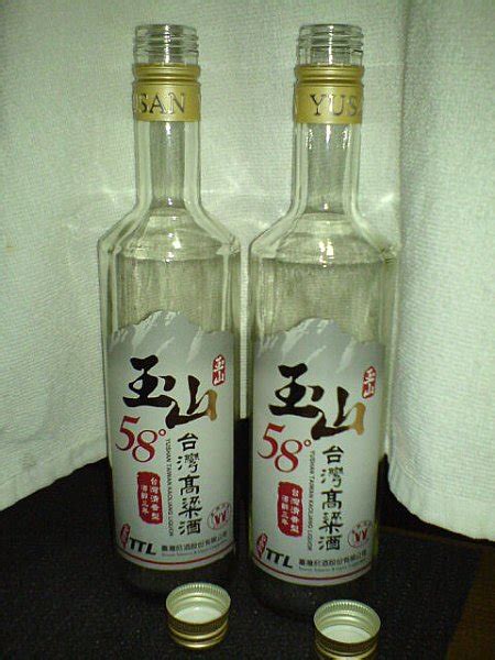 良成購物中心 未成年禁止飲酒 玉山台灣高粱酒58度台灣清香型酒齡三年，一箱12罐，貨到付款4440，含運特價370
