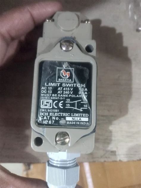 Limit Switch With Roller 4 Ports 240 VAC At 550 Piece In Palakkad