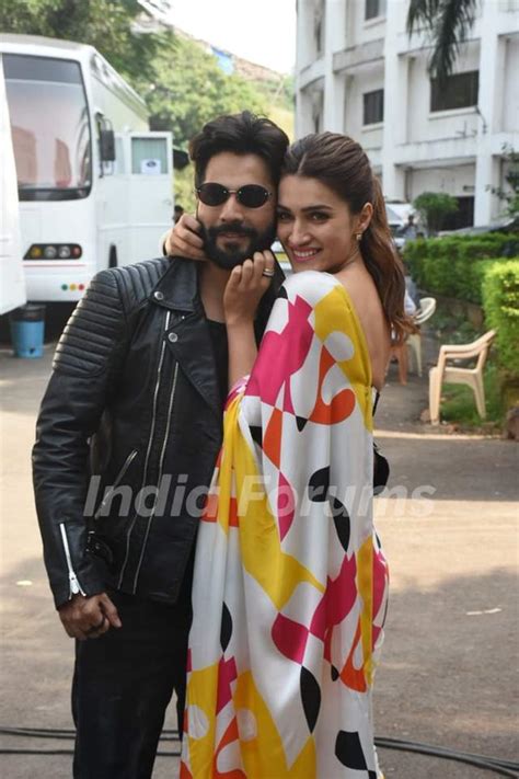 Varun Dhawan And Kriti Sanon Snapped Their Film Bhediya On The Set Of Indian Idol Media