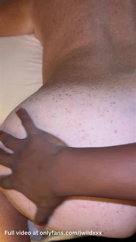 Beefy Bubble Butt Coach Takes Huge Cock