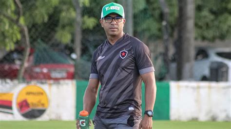surian é expulso e está fora de jogo contra o paysandu rádio clube do