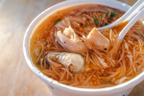 橋頭脆皮臭豆腐．汐止美食｜汐止中興路橋頭臭豆腐老店！金黃脆口方形臭豆腐．蒜香醬汁入味．汐止社后美食～中肯‧食記！ 包子爸の食尚攝影手札