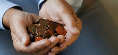 Само 22 от българите имат пари за нормален живот Profit Bg