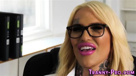 Tattooed Trans Babe Rides Eporner