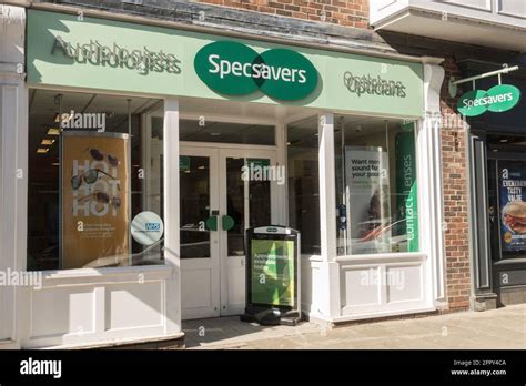 Shop Front Of Specsavers Opticians And Audiologists England Uk Stock