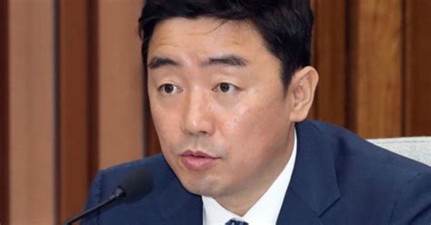 강훈식 한국당 시대 변화에 둔감냉엄한 평가만 있을 것