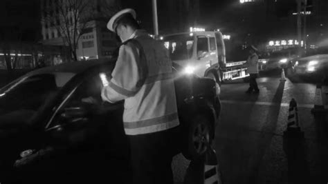 喝酒看完世界杯，让代驾离开自己进小区？上海一男子醉驾被抓关键帧澎湃新闻 The Paper