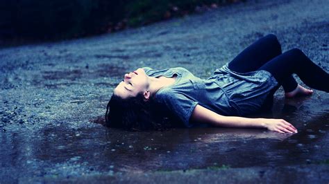 Sad Girl In Rain Widescreen Wallpapers 21225 Baltana