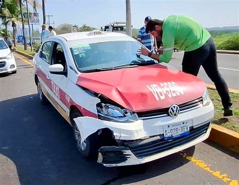 DOBLE CHOQUE EN LA CARRETERA CHOQUE QUE DISTRAE A UN TAXISTA QUE EN