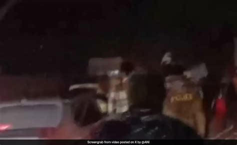 Video 300 Tourists Stranded Near Atal Tunnel After Snowfall Rescued