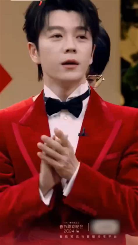 还是那群真诚善良的人！0713上完春晚拉横幅庆祝！王栎鑫说0713魏晨也来了腾讯新闻