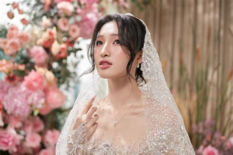 Á Hậu Phương Nhi Chính Thức Làm Cô Dâu Hào Môn