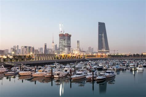 Sharq小游艇船坞和科威特市黄昏的 库存照片 图片 包括有 端口 游艇 东部 小船 旅行 海滨广场 51417986