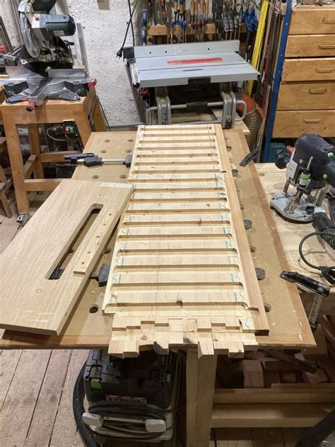 Pas à pas Table basse par assemblage de découpes identiques