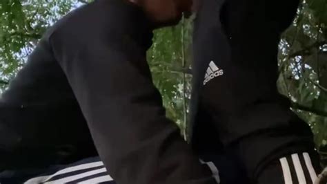 Um Cara Novinho Me Chupou Na Floresta Eu Gozei Na Cara Dele Vídeo De