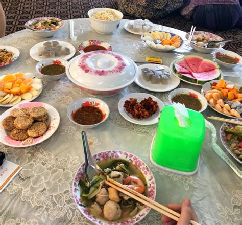 တန်ဆောင်မုန်းလပြည့်နေ့လေးမှာ မိသားစုကုသိုလ်အလှူလေးလုပ်ခဲ့တဲ့ သဉ္ဇာနွယ