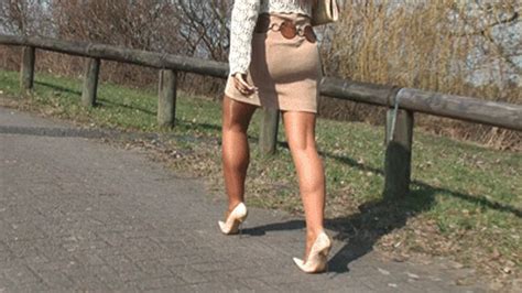 Italian Stiletto Pumps Sprained Ankle Part Dangling Mpg Pantyhose N Y L O N S