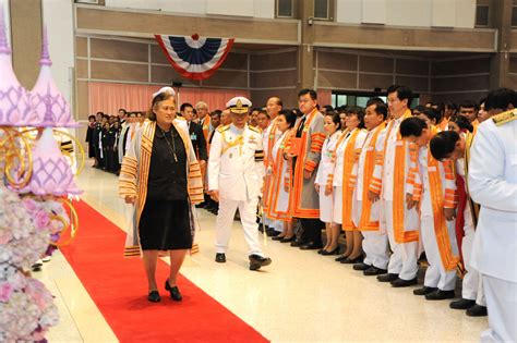 พระฉายาลักษณ์ พิธีพระราชทานปริญญาบัตร วันที่ 6 พ ย 2556 บ่าย