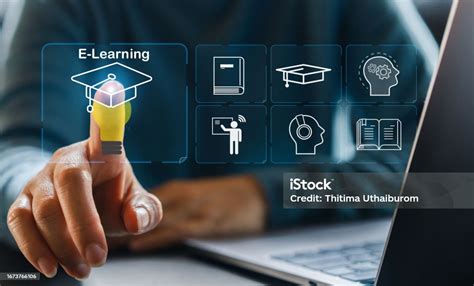 노트북 기술을 가진 인간 인터넷 학습 및 학습 온라인 수업 기술 네트워크 E러닝 온라인 교육 교육 훈련 교사 비디오 수업 코스 홈스쿨 지식 6 7 살에 대한 스톡 사진 및
