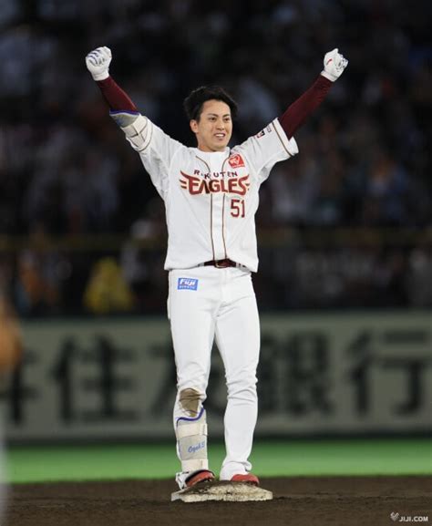 画像・写真：ガッツポーズする小郷 プロ野球：時事ドットコム