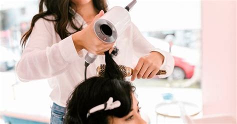 Час для зміни іміджу місячний календар стрижок на серпень 2022