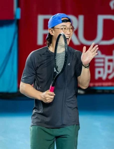 陈奕迅中暑晕倒缝30针 “要暂停讲话及禁食48小时” 酱娱乐 咖啡瑪麗 就酱young