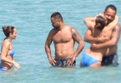 Güzel Oyuncu Burçin Terzioğlu Sevgilisi Umut Duygu Ile şakalaşırken