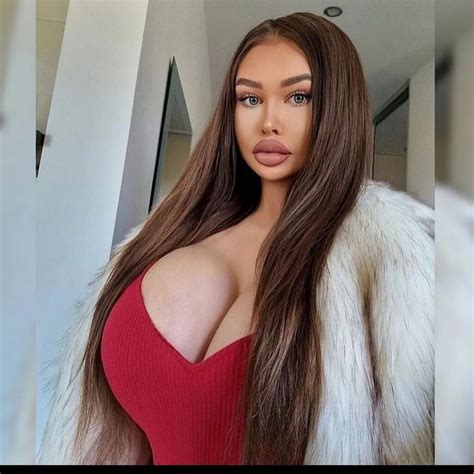 Najsexi Slovenka Nikoleta Dráždi Svojou Krásou No Najmä S Jej Gigantickými Prsiami Foto