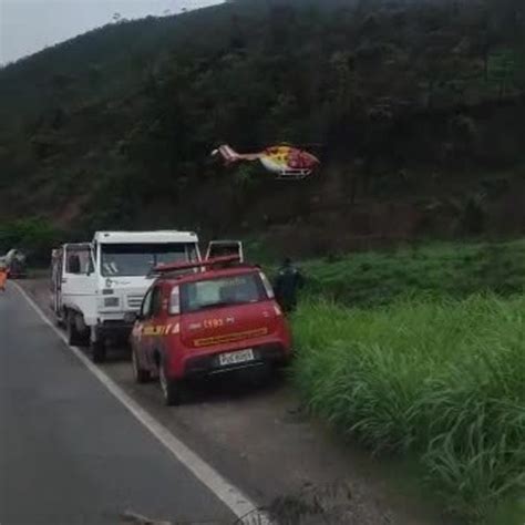 Carro Cai Em Ribanceira De 10 Metros De Altura E Deixa Cinco Feridos Na