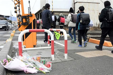 塩尻市の踏切事故 下り通過後に上りと接触 死亡の小2女児、誤って入ったか｜信濃毎日新聞デジタル 信州・長野県のニュースサイト