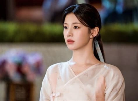 고윤정 나이 키 학력 데뷔 과거 성형 몸매 프로필