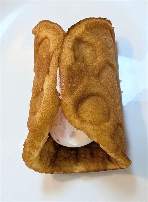 【中評価】「ふわもち食感のワッフルで、あまおう苺ジャ ヤマザキ ふわもち食感のワッフル 苺ジャム＆ホイップ」のクチコミ・評価