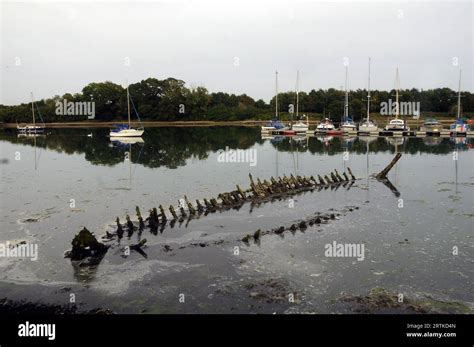England Coastal Path An Old Wreck Fareham Creek Fareham Hants Pic Mike Walker 2023 Stock
