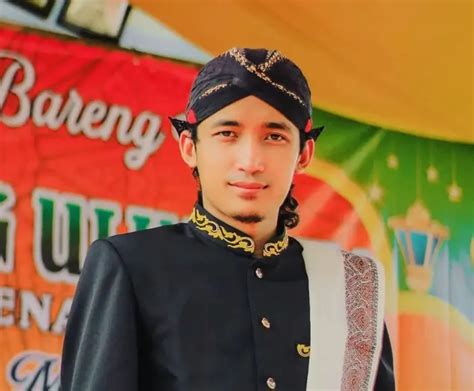 Profil Dan Biodata Ki Dalang Ulin Nuha Cilacap Viral Di Tiktok Sunan