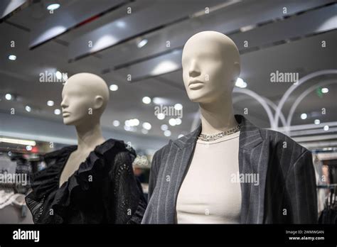 Bold And The Beautiful Mannequins Hi Res Stock Photography And Images