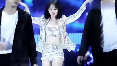 鞠婧祎穿短裙跳性感热舞，百看不厌，太美了新浪新闻