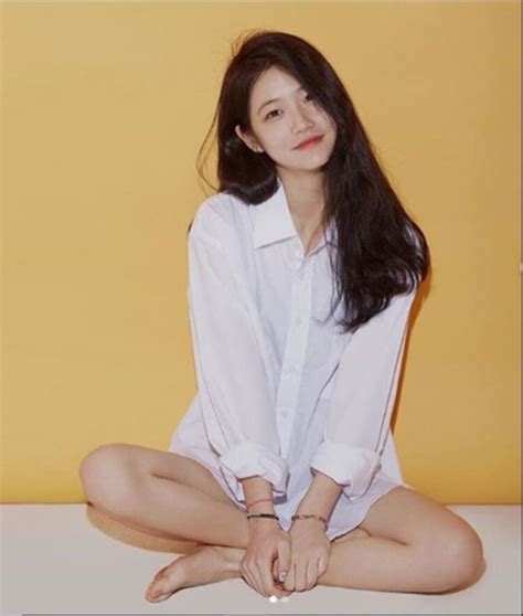 Shin Go Eun Feet