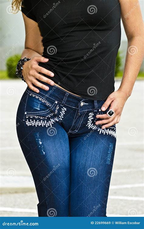 Blue Jeans Da Portare Della Donna Immagine Stock Immagine Di Luce