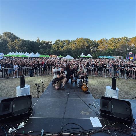 БГ ВИРУС ЕООД На Кръстовден кръстът се изнася в средата на храма за